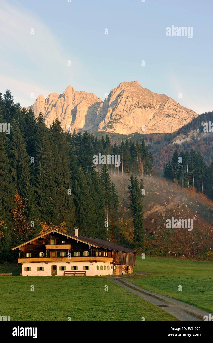 Austria, Tyrol, Going am Wilder Kaiser, Alpine scenery and cottage ...