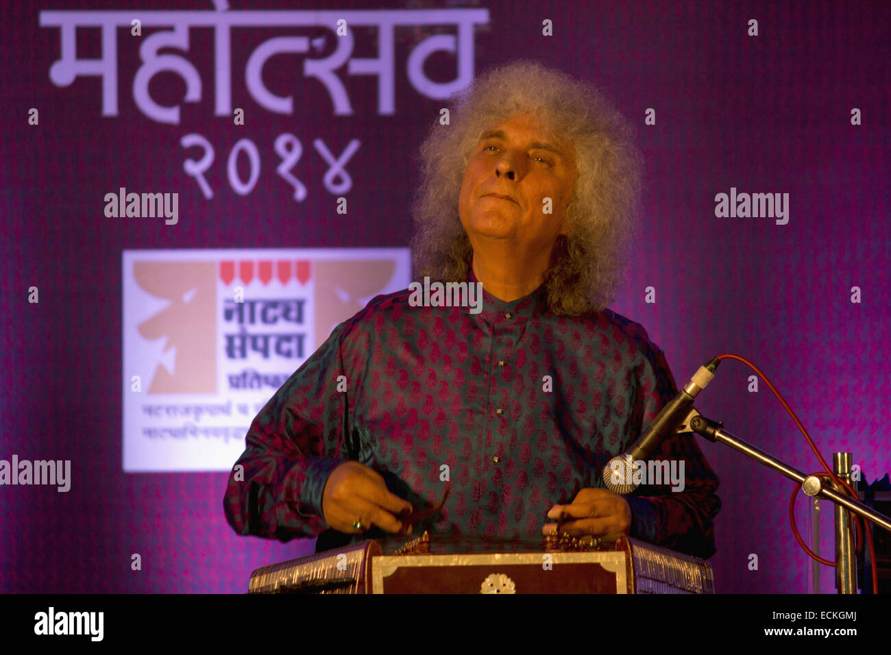 Santoor hi-res stock photography and images - Alamy