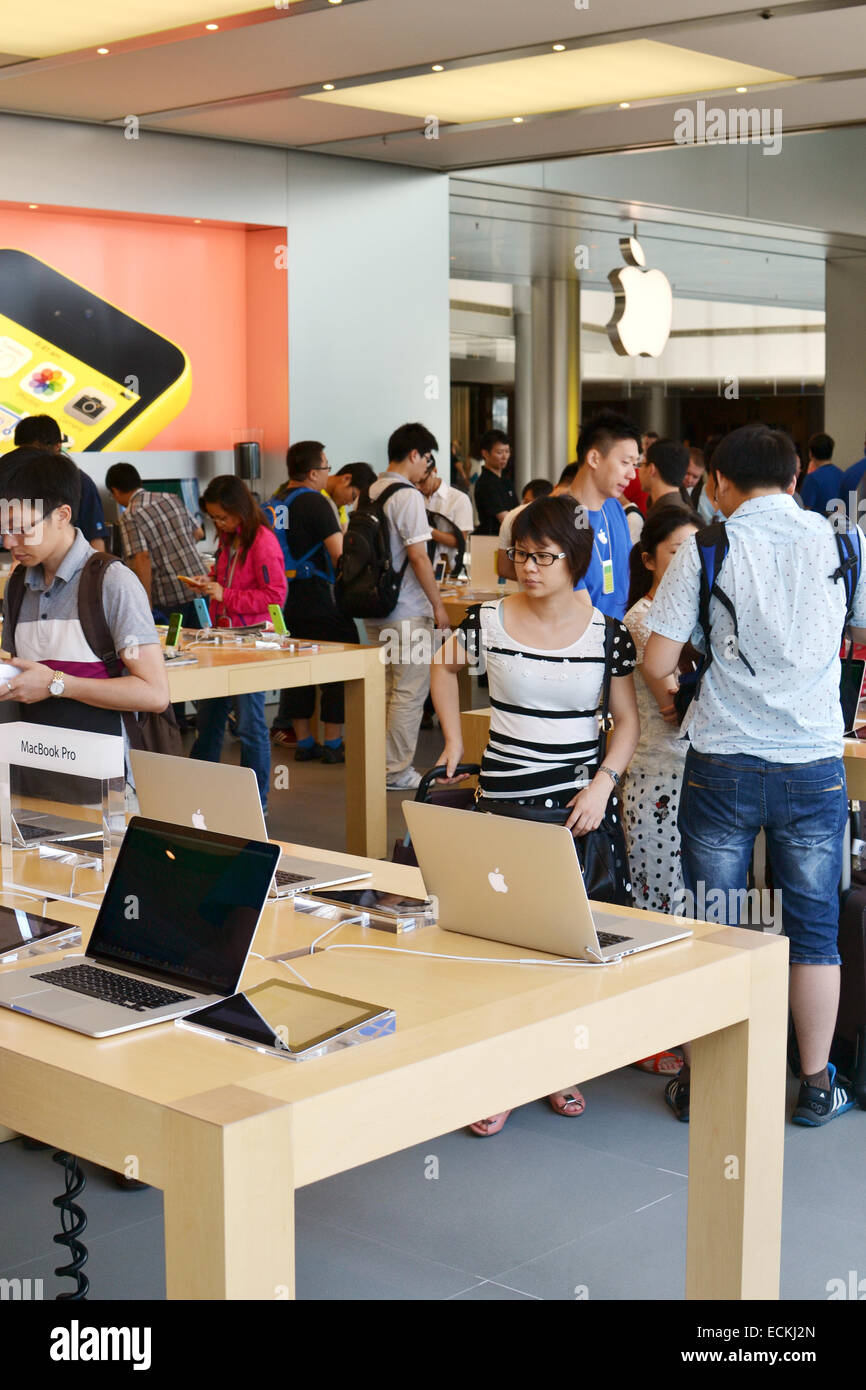 Apple showroom hi-res stock photography and images - Alamy