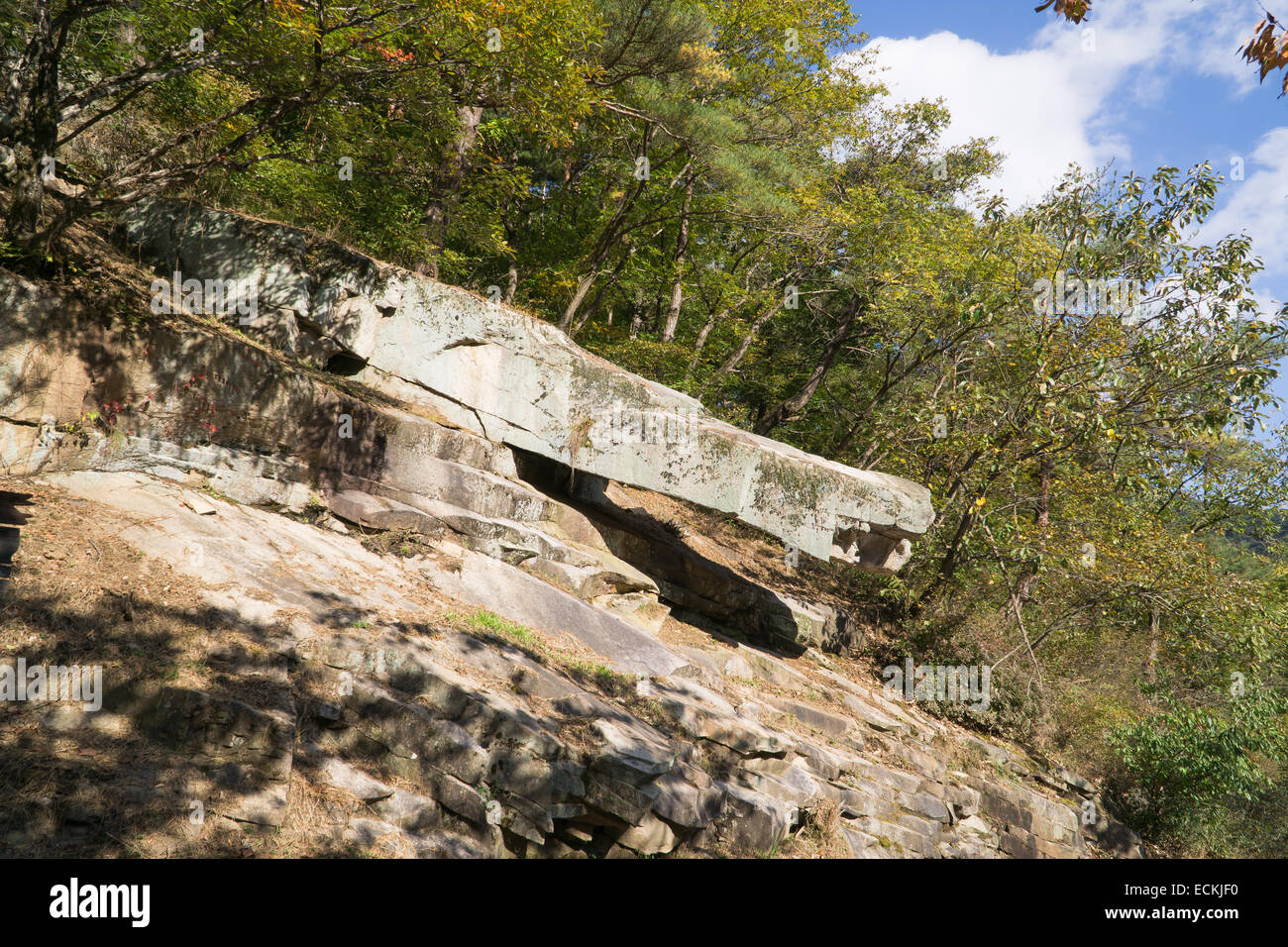 Big rock green mountain hi-res stock photography and images - Alamy