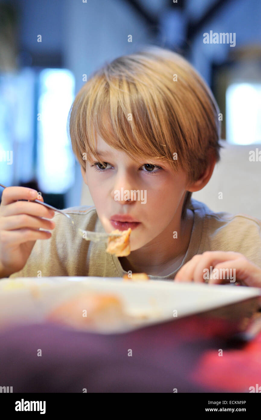 Bite table hi-res stock photography and images - Alamy