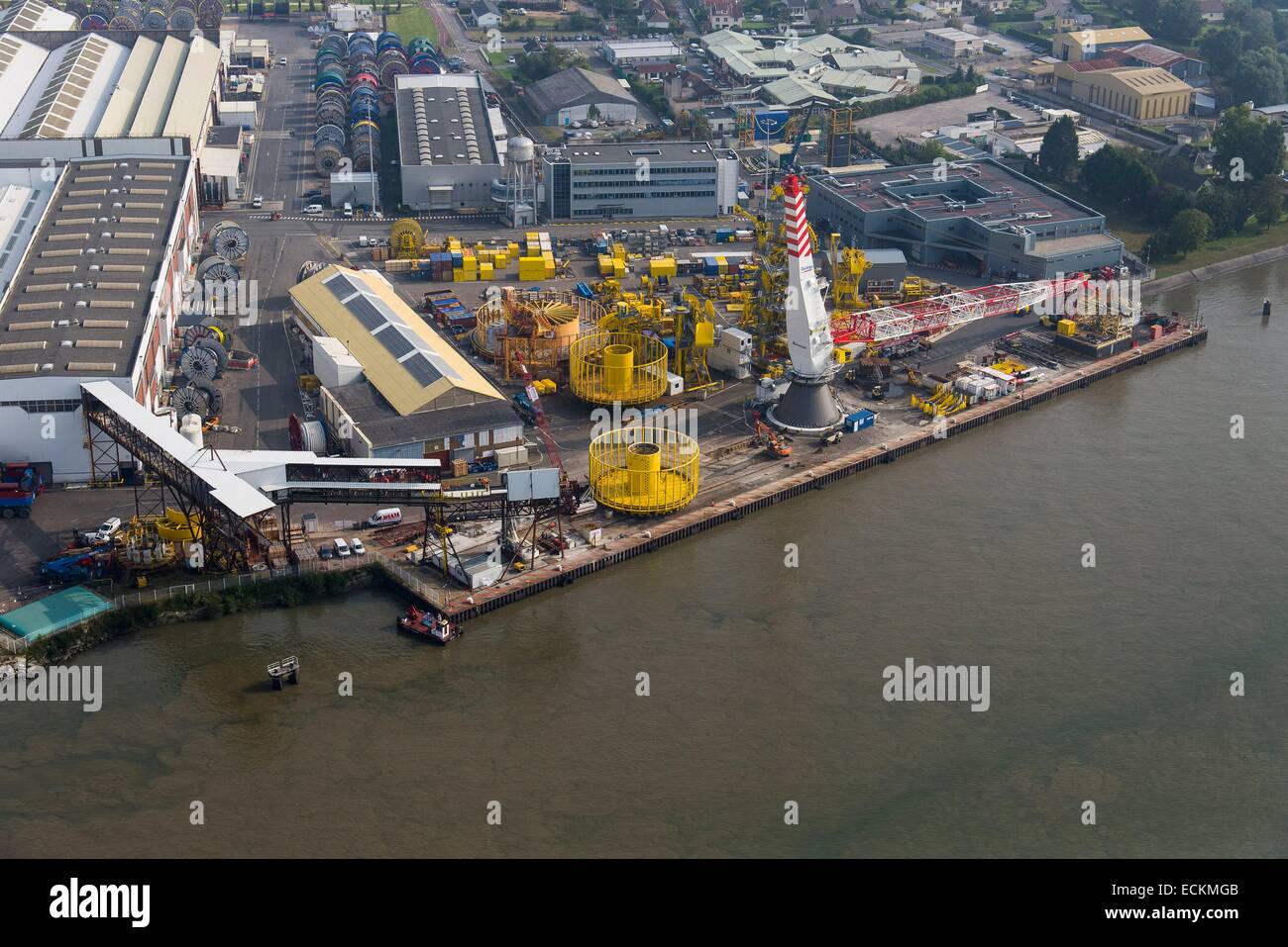 Trait horizontal hi-res stock photography and images - Alamy