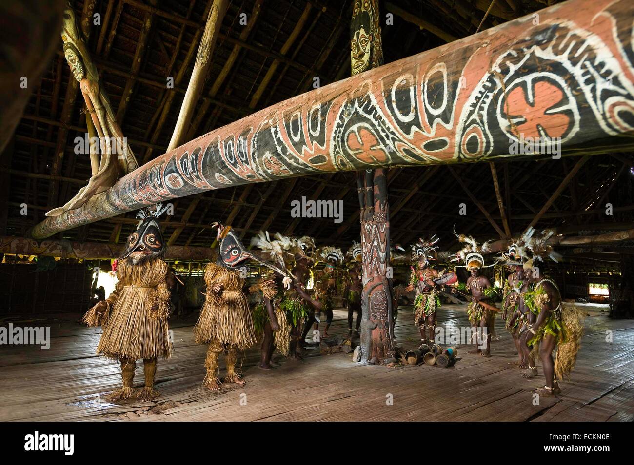 Papua new guinea sepik river house hi-res stock photography and images ...