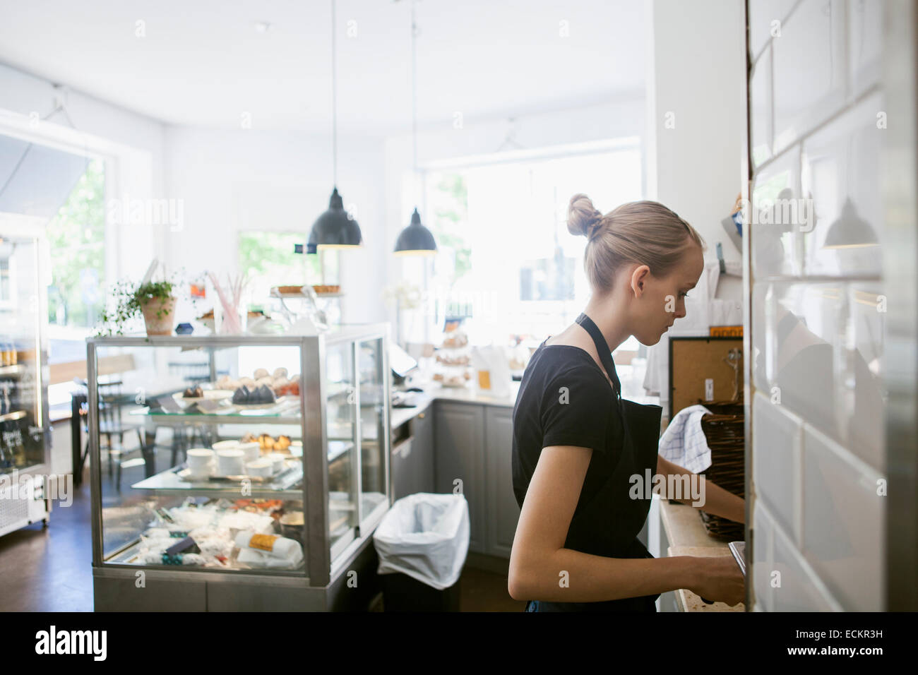 Stood up restaurant hi-res stock photography and images - Alamy
