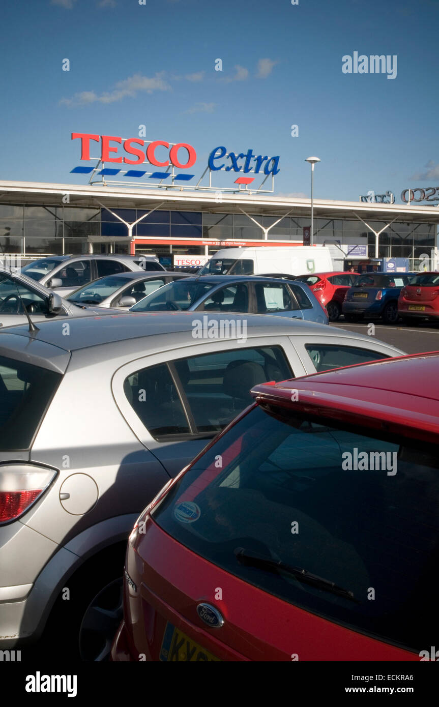 Tesco stores hi-res stock photography and images - Alamy