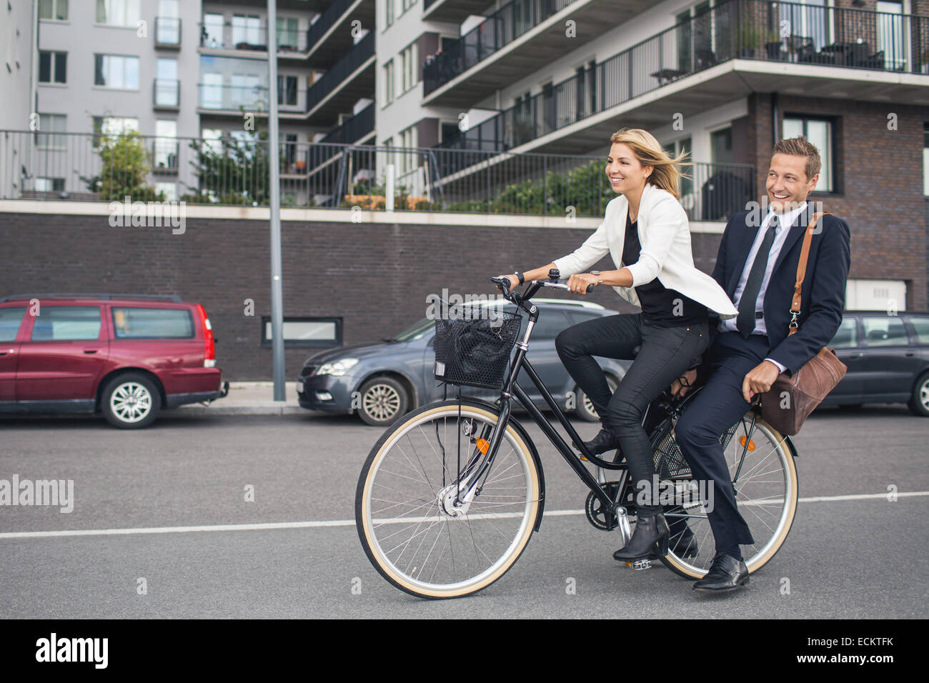 Man cycling city street balance hi-res stock photography and images - Alamy