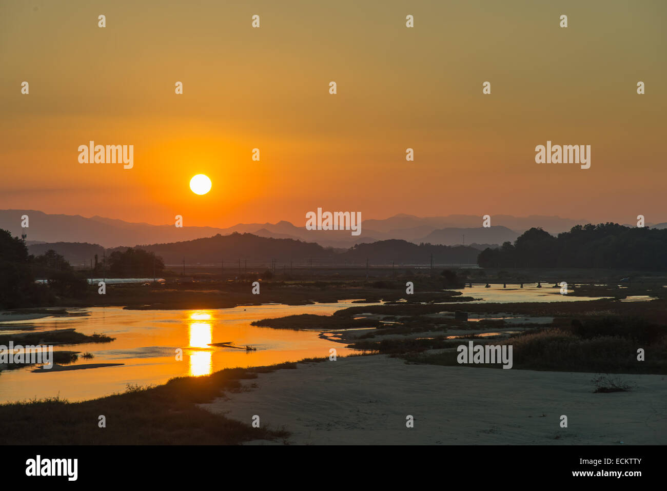 Beautiful landscape river sunset hi-res stock photography and images ...