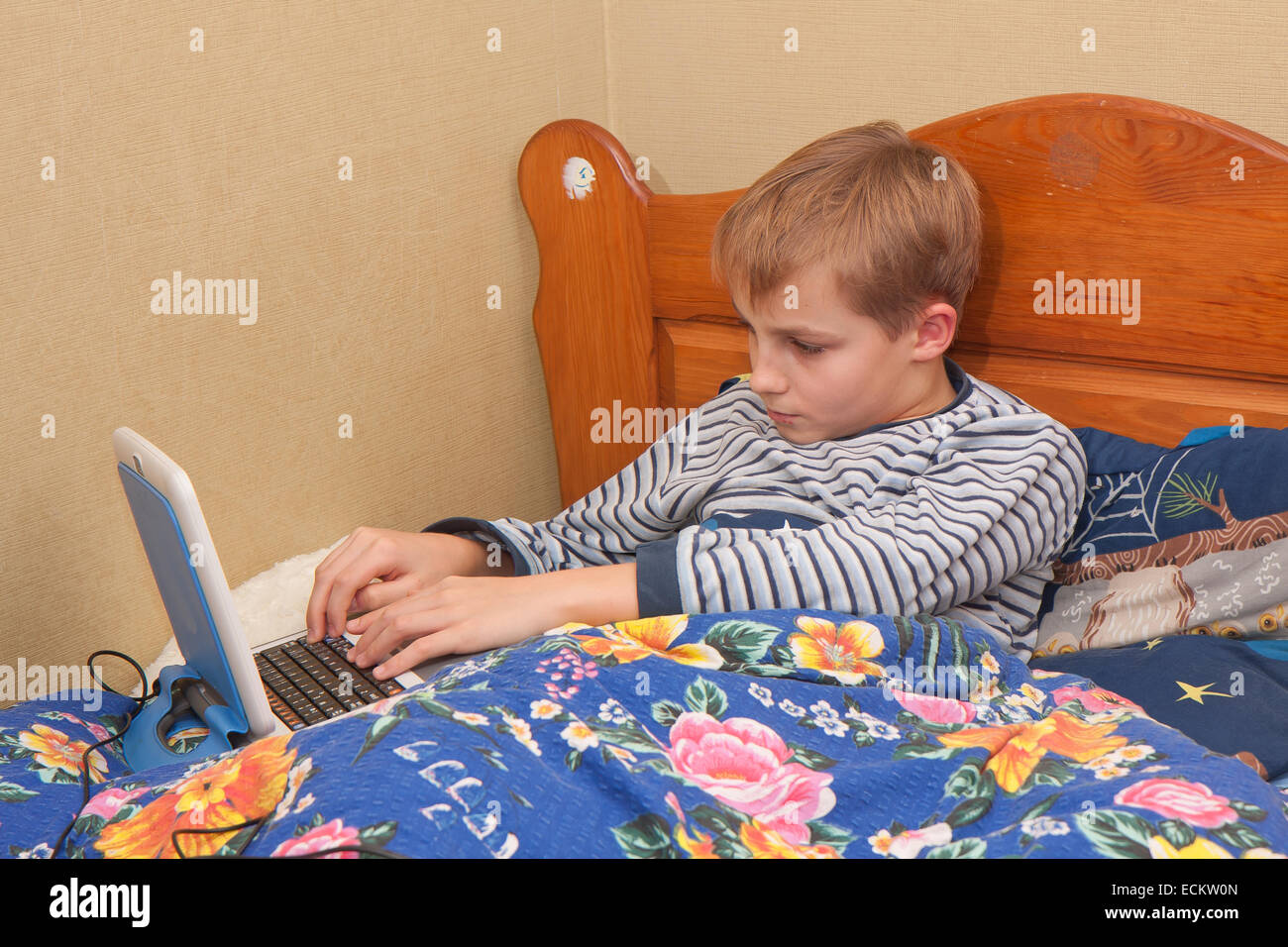 Sad boy computer hi-res stock photography and images - Alamy