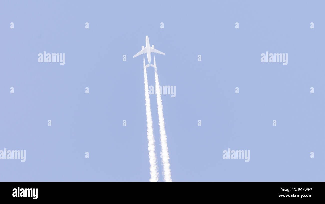 plane flying towards its destination Stock Photo - Alamy