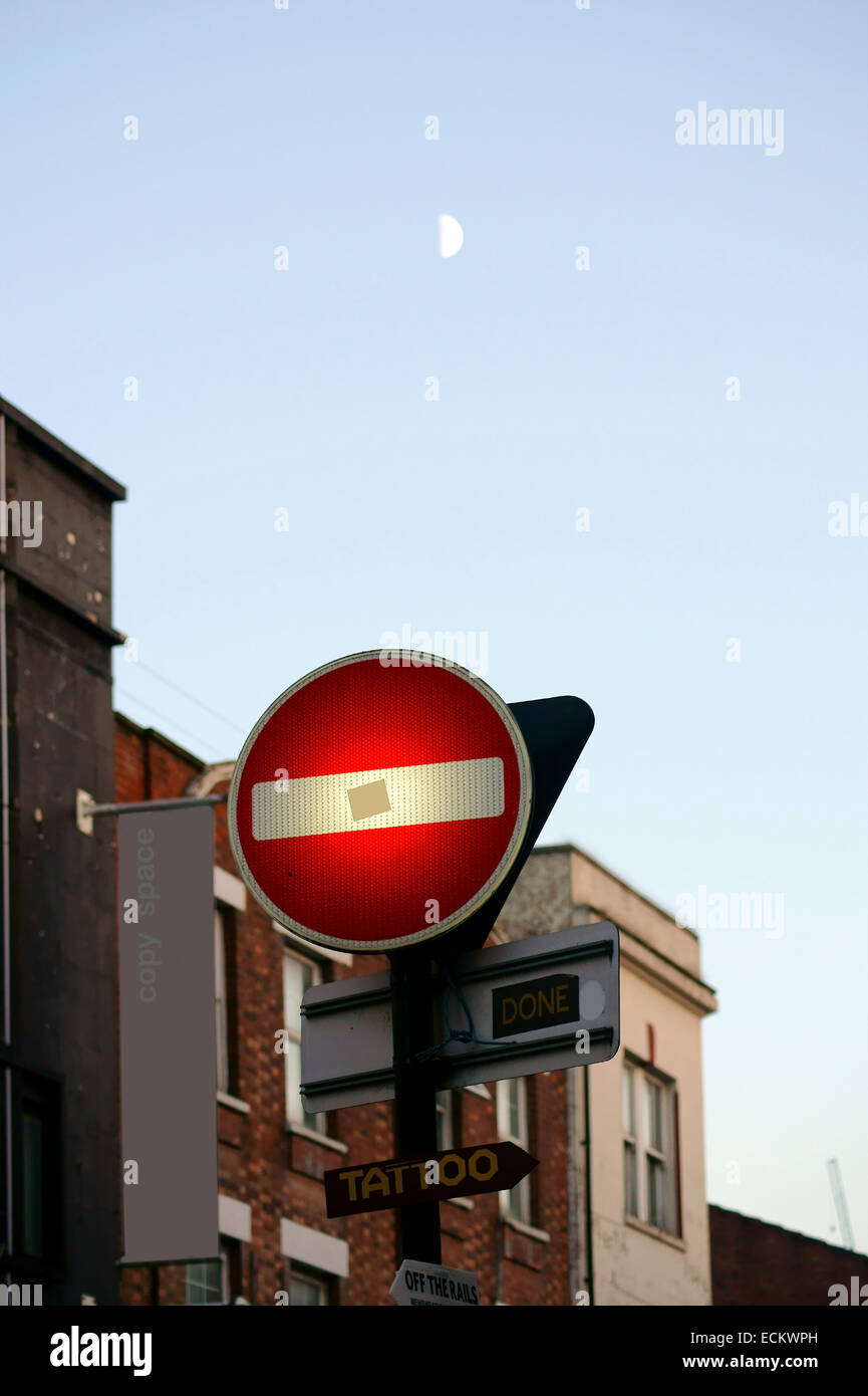 Illuminated no entry sign hi-res stock photography and images - Alamy