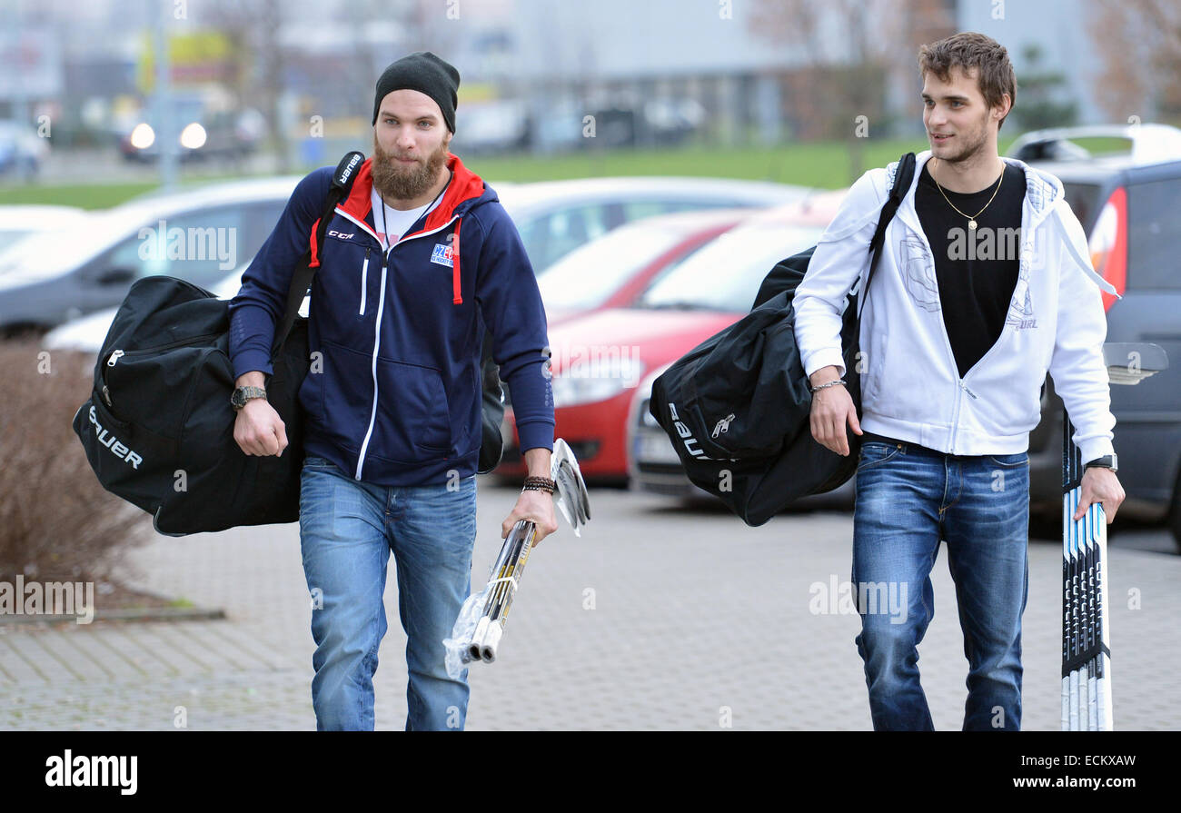 Prague, Czech Republic. 16th Dec, 2014. PlayerS Adam Polasek (left) and ...