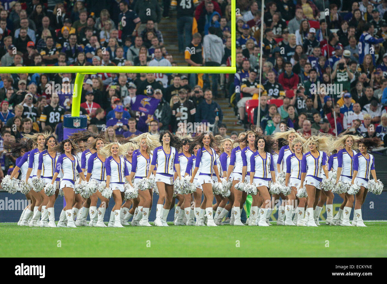 Minnesota vikings cheerleaders hi-res stock photography and images - Alamy