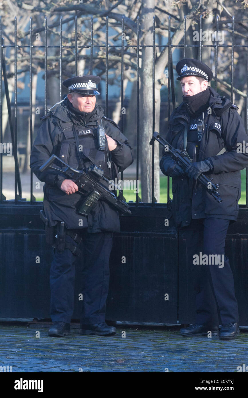 Armed police guard houses parliament hi-res stock photography and ...