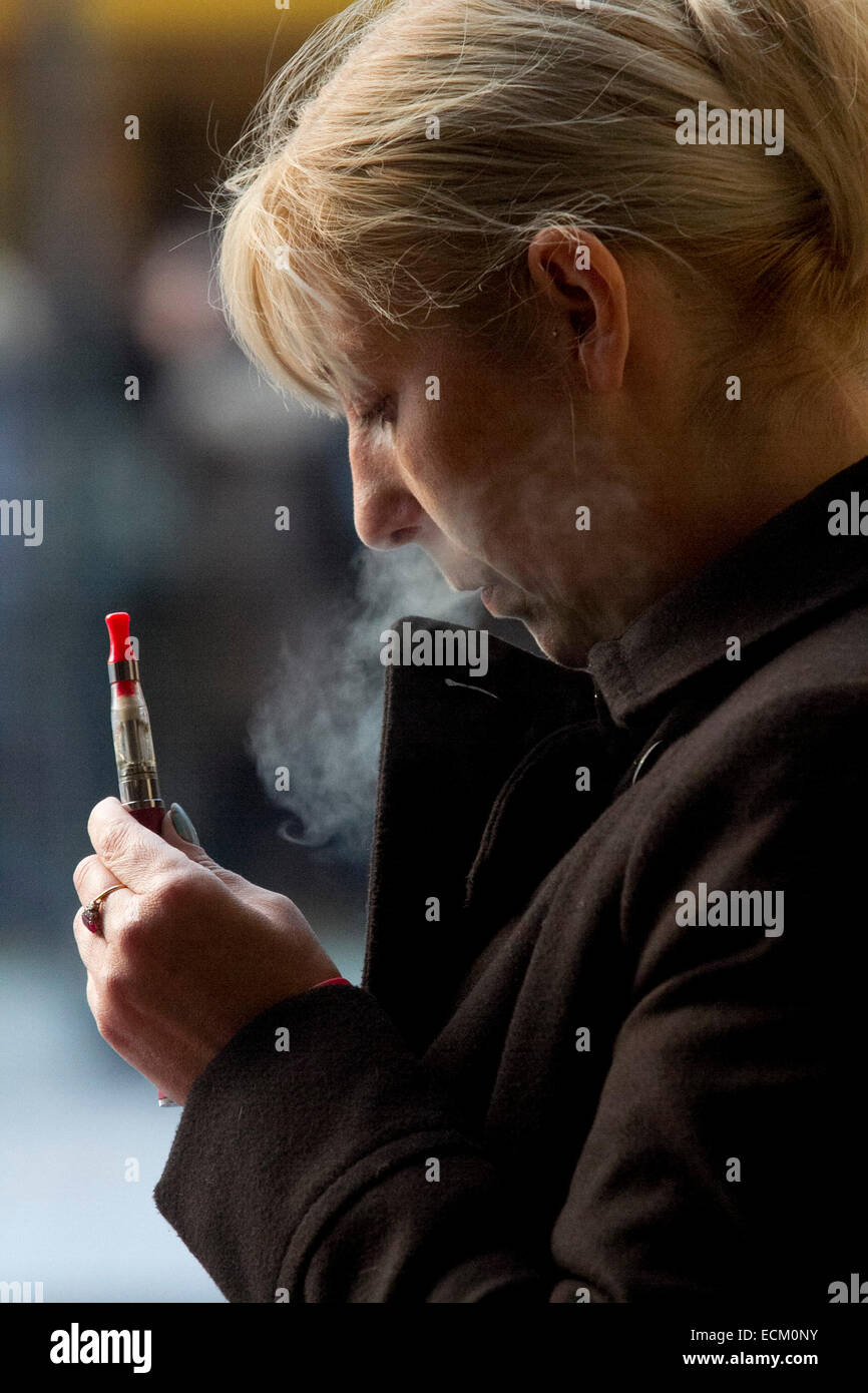 Smoking cigarette break office woman hi-res stock photography and ...