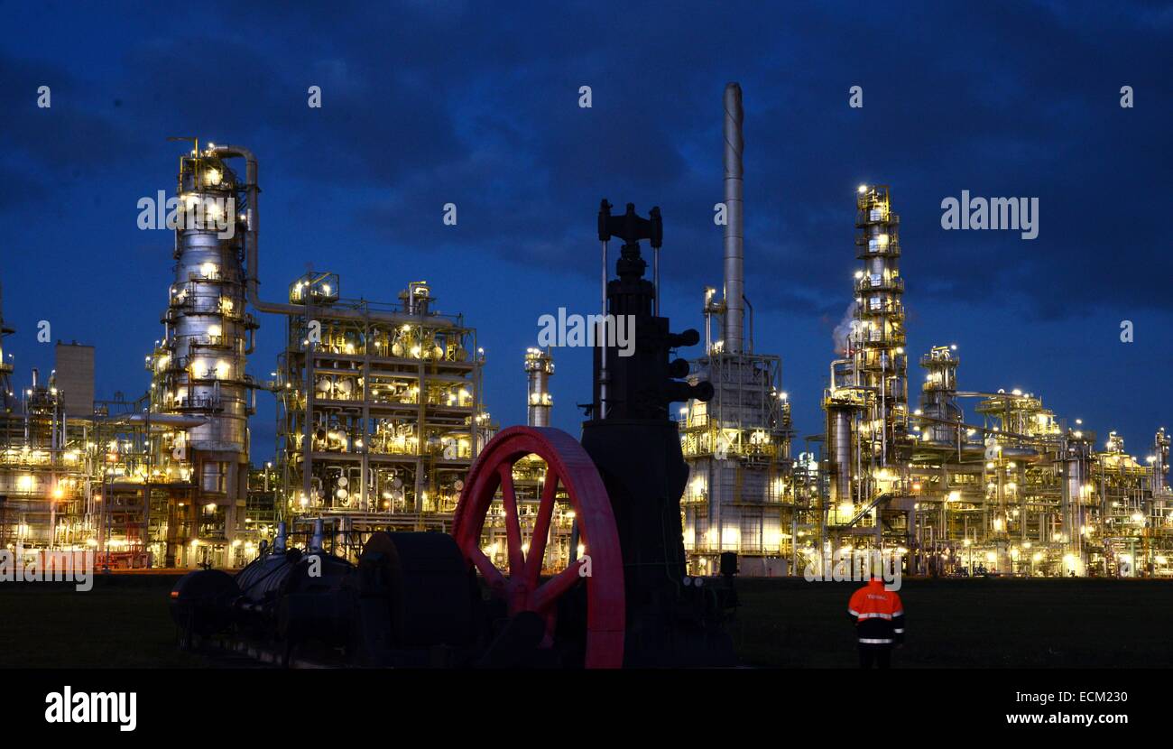 Leuna, Saxony-Anhalt, Germany. 8th Dec, 2014. The TOTAL refinery in ...