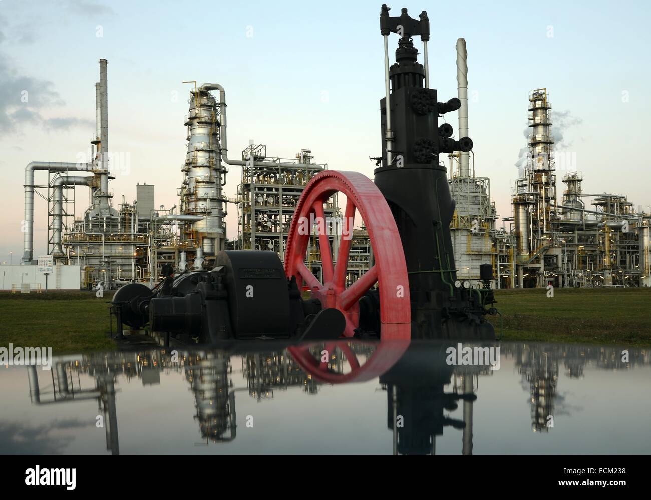 Leuna, Saxony-Anhalt, Germany. 8th Dec, 2014. The TOTAL refinery in ...