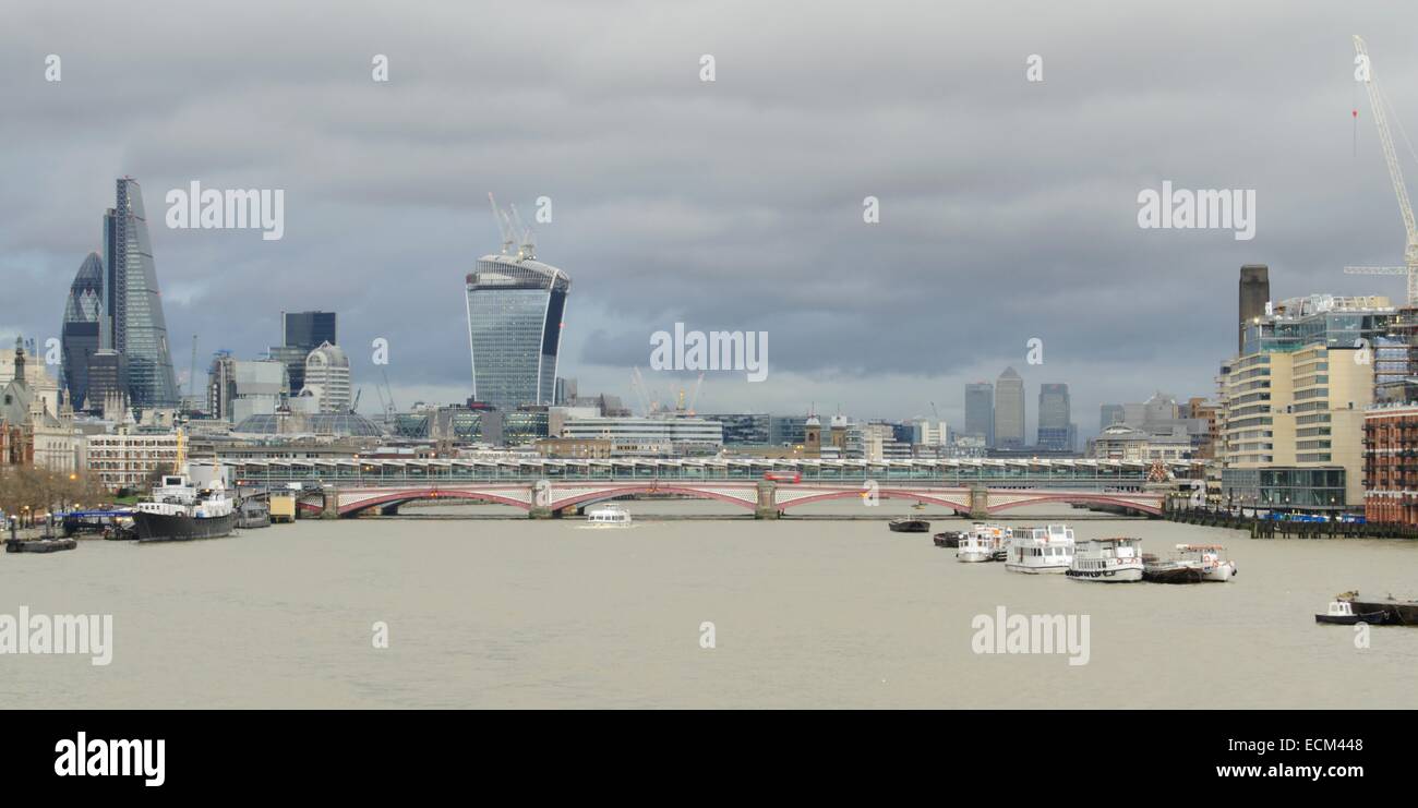 Waterloo bridge overcast weather hi-res stock photography and images ...
