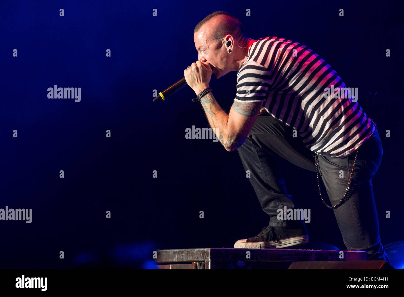 Inglewood, California, USA. 14th Dec, 2014. Singer CHESTER BENNINGTON ...