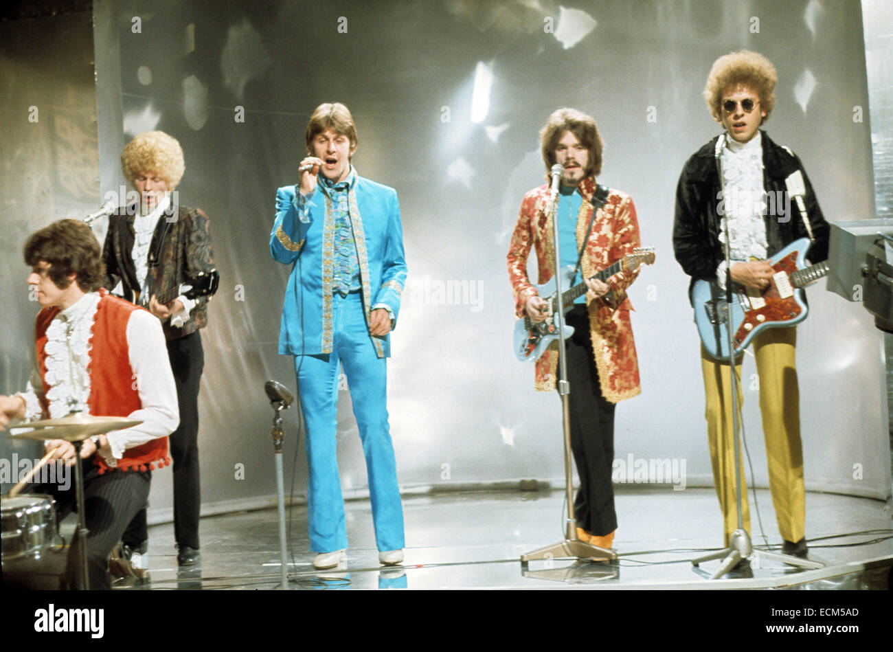 THE MOVE UK pop group about 1967 From left: Bev Bevan, Trevor Burton ...