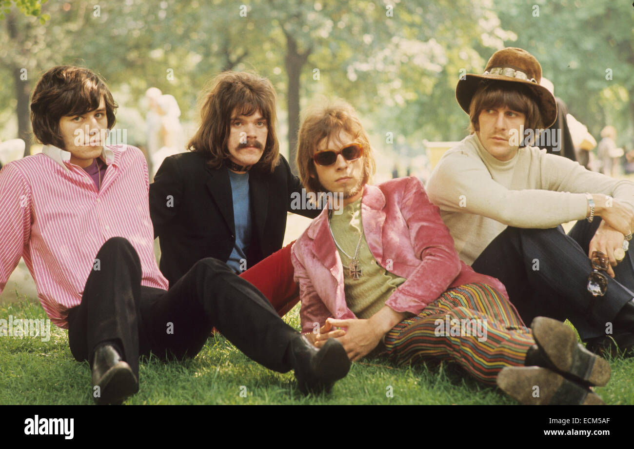 THE MOVE UK pop group about 1968 from left: Bev Bevan, Roy Wood, Trevor ...