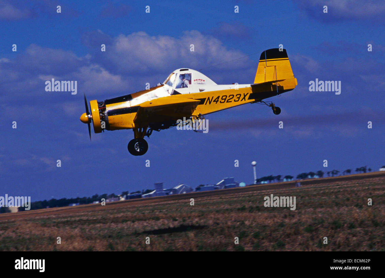Spray plane hi-res stock photography and images - Alamy