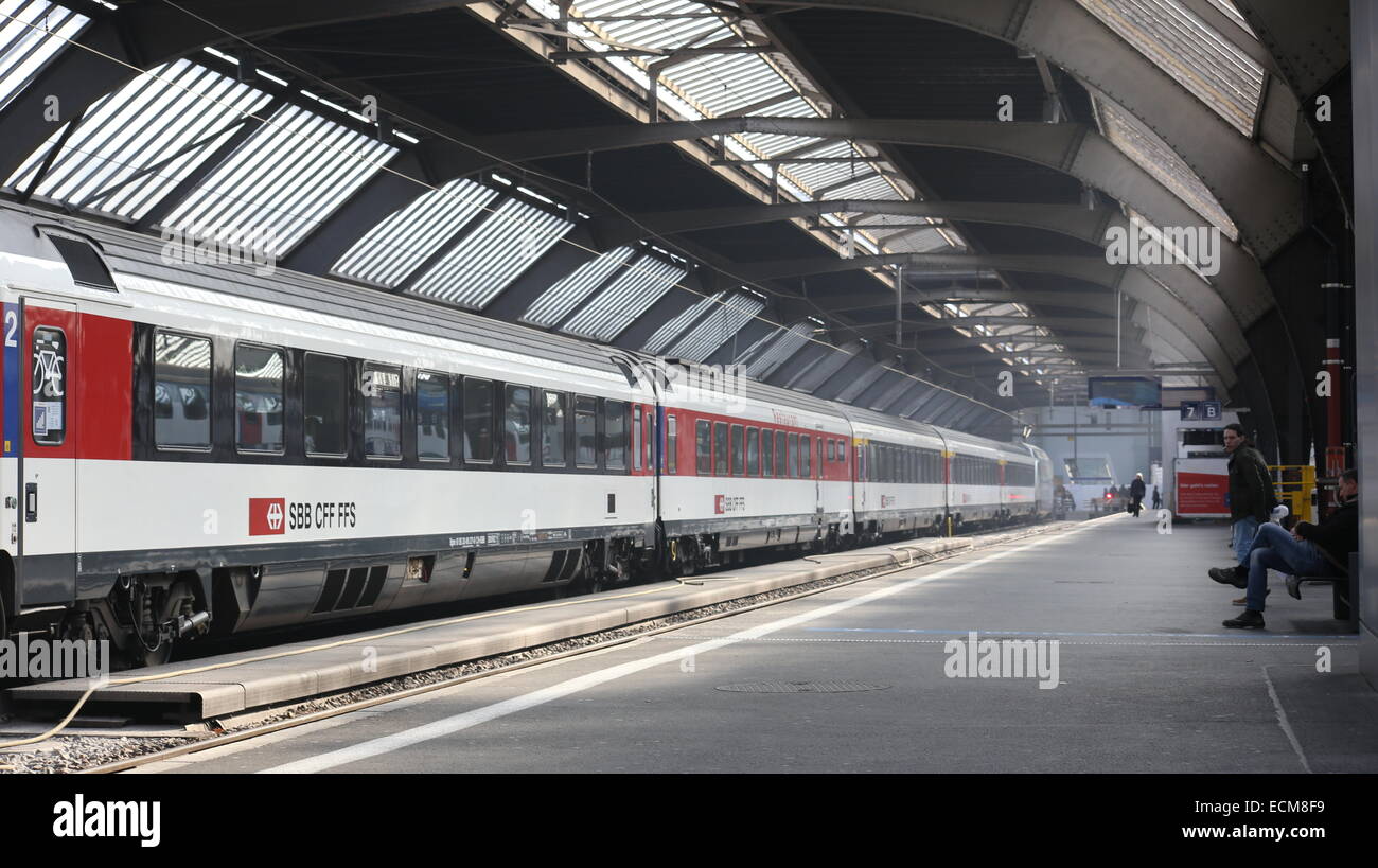 Zurich train station Stock Photo - Alamy