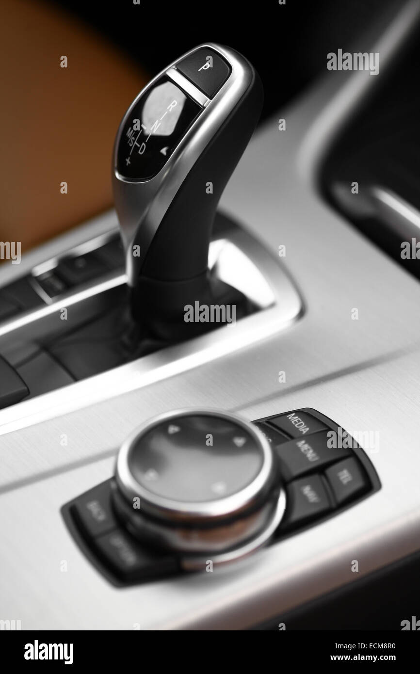 Gear numbers on shift stick hi-res stock photography and images - Alamy