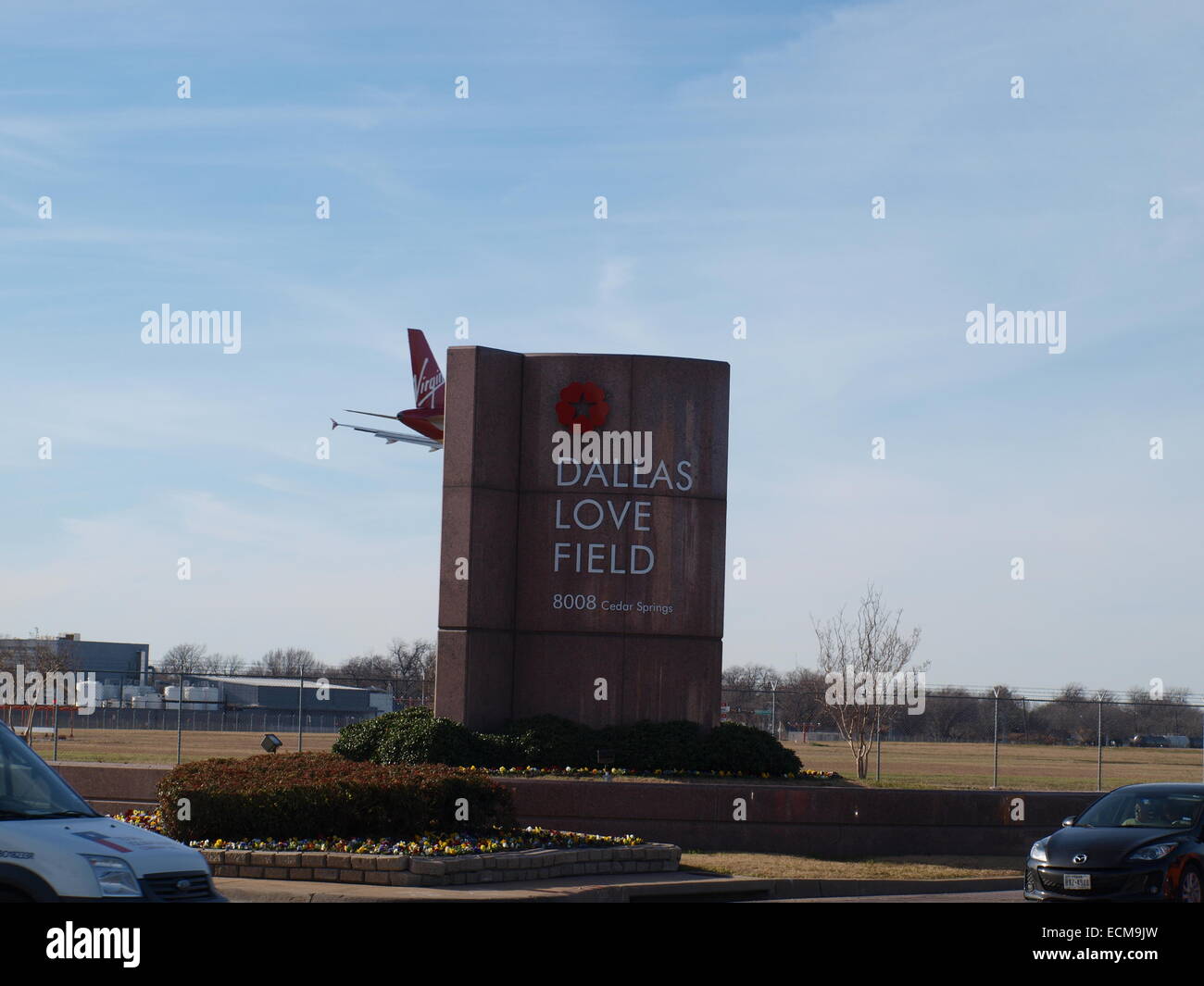 American airlines operations center hi-res stock photography and images ...