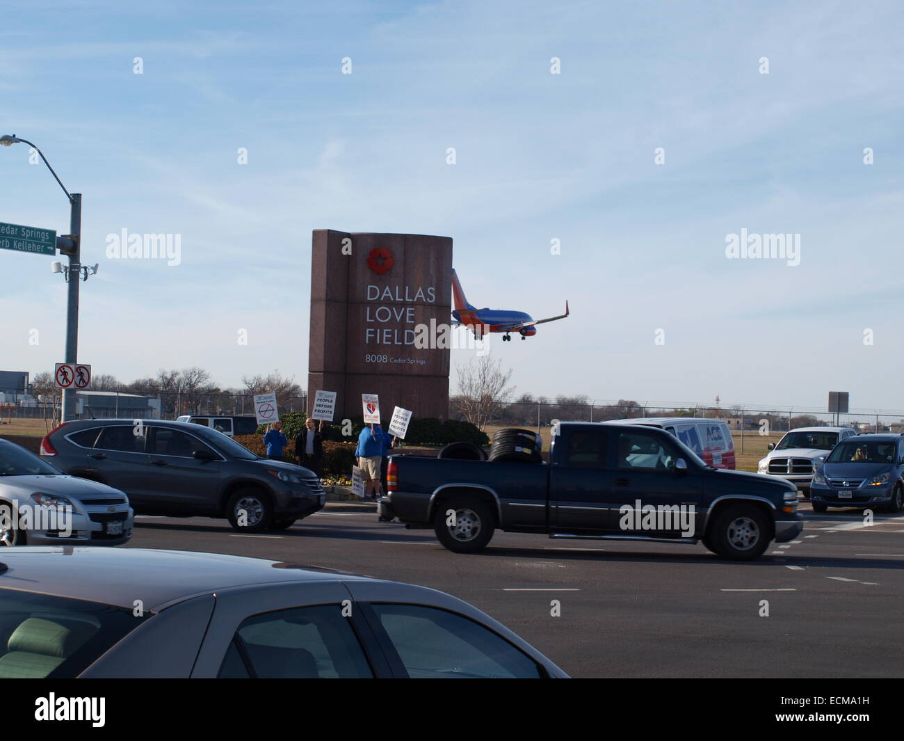 American airlines operations center hi-res stock photography and images ...