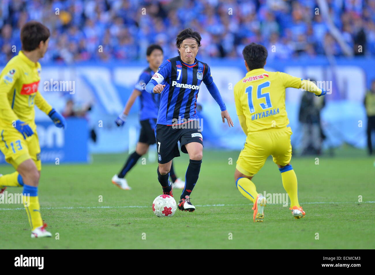Kanagawa, Japan. 13th Dec, 2014. Yasuhito Endo (Gamba), Masaki Miyasaka ...