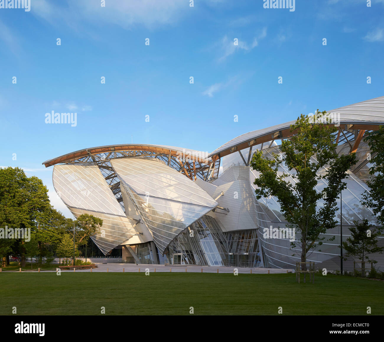 Fondation Louis Vuitton, Paris, France. Architect: Gehry Partners LLP ...