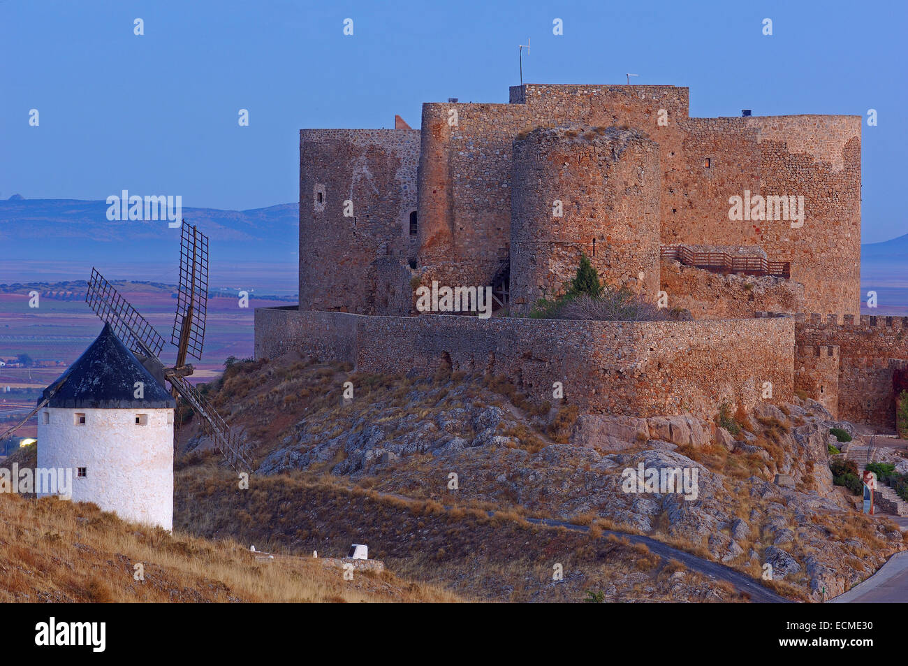 Windmill and Caballeros de San Juan de Jerusalen castle, Consuegra ...