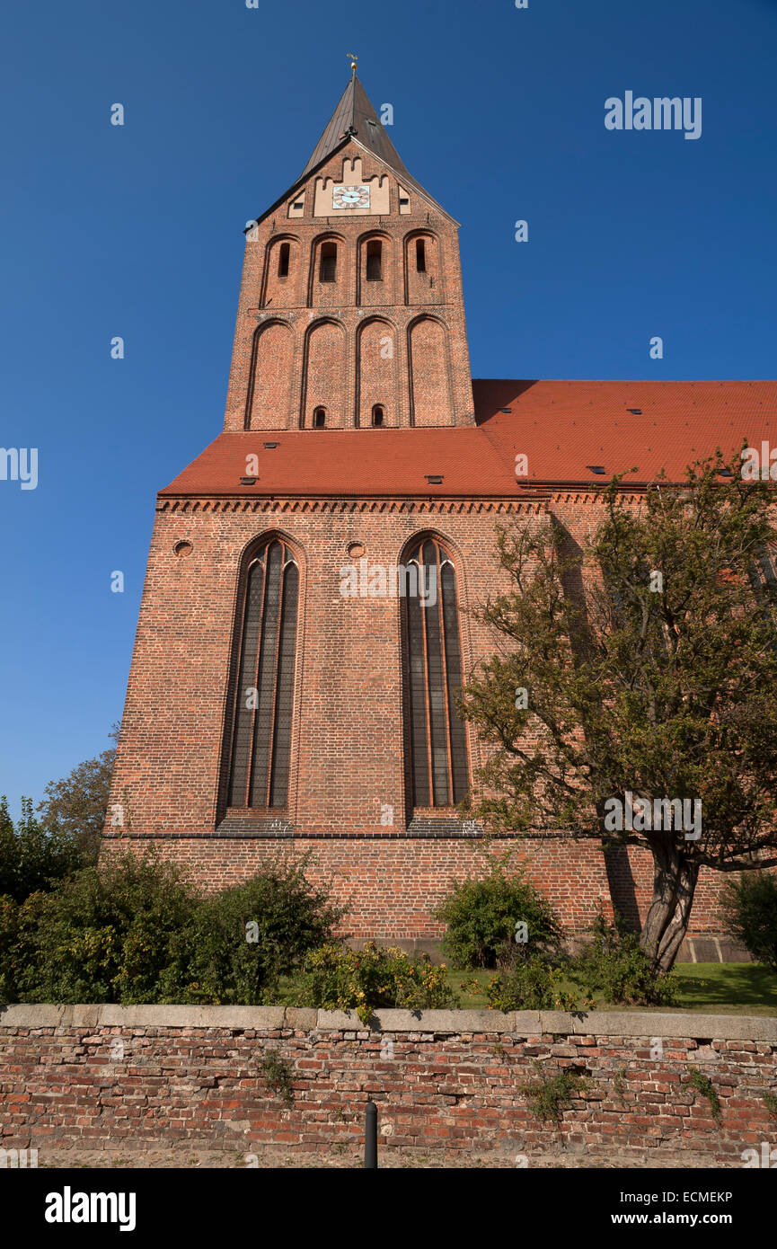 Early 14th century church hi-res stock photography and images - Alamy