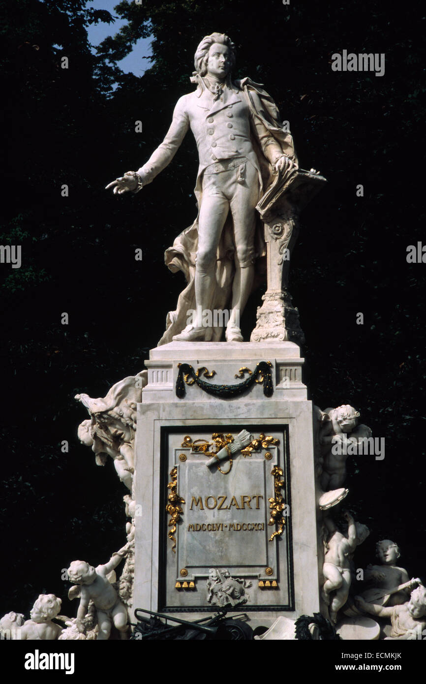 Monument mozart hi-res stock photography and images - Alamy