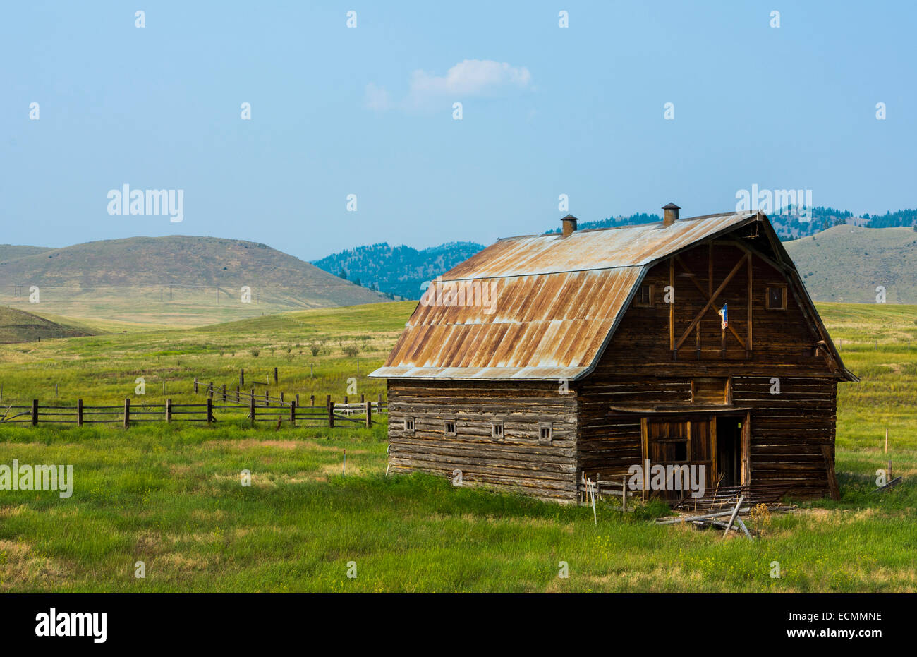 Butte Montana old worn barn in farm county of MT Stock Photo - Alamy
