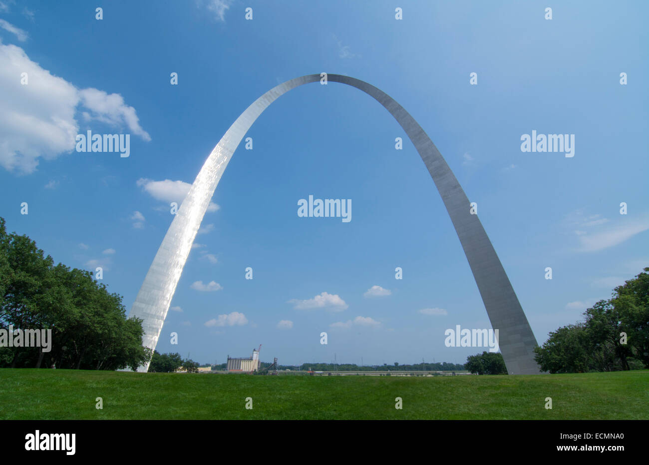 St Louis Missouri The Gateway Arch or St Louis Arch 630 feet high built ...