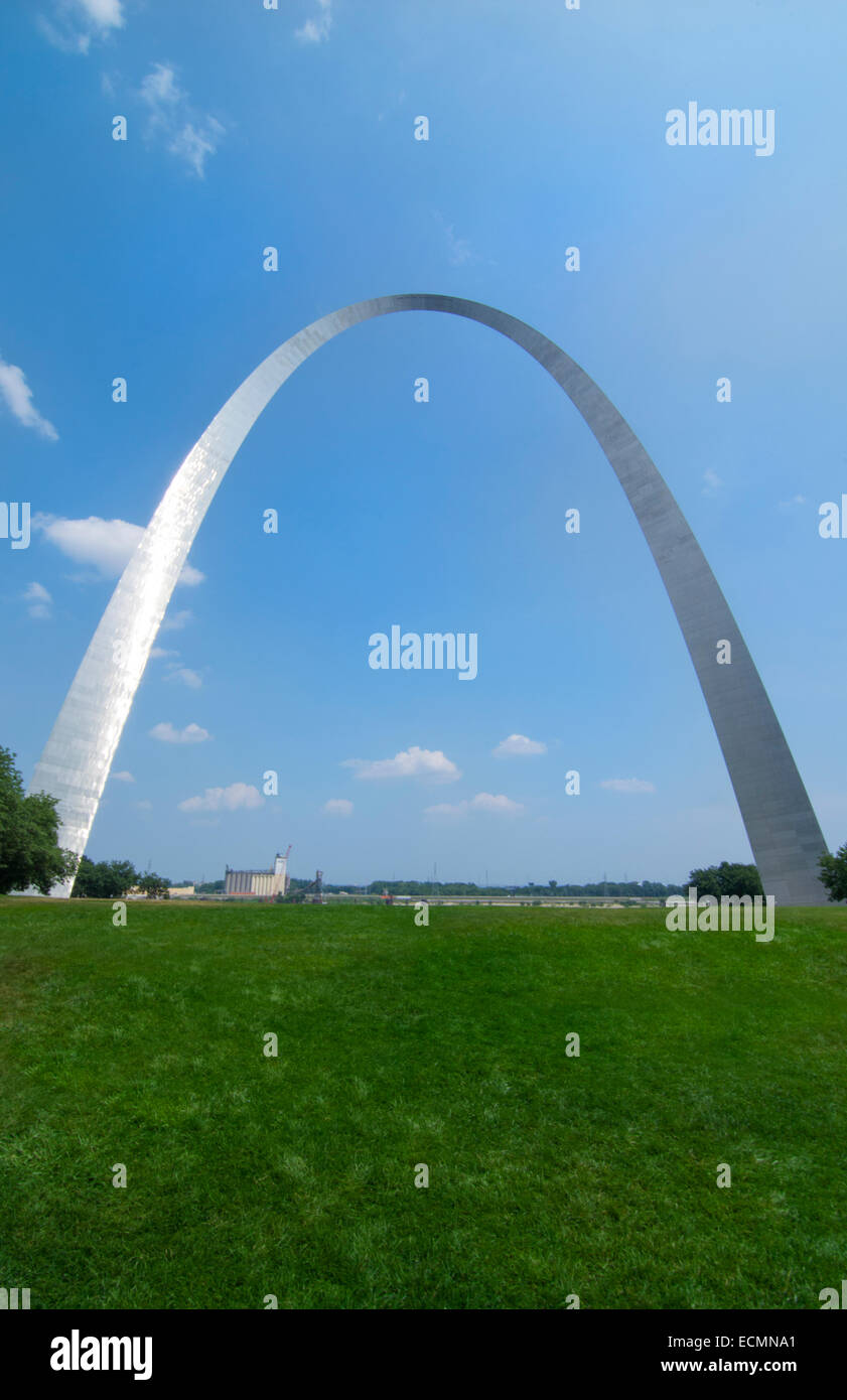 St Louis Missouri The Gateway Arch or St Louis Arch 630 feet high built ...