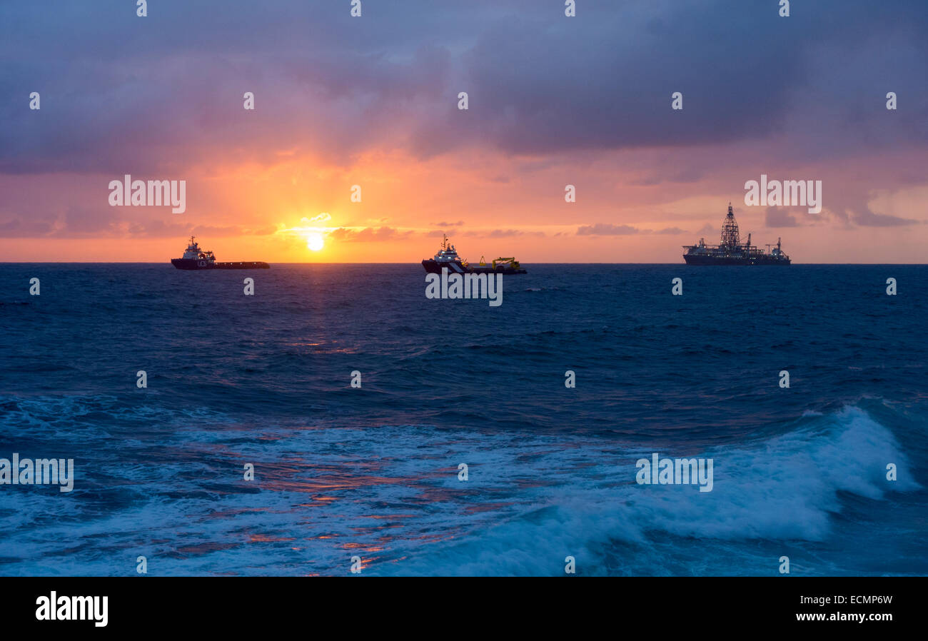 Tug tug hi-res stock photography and images - Alamy