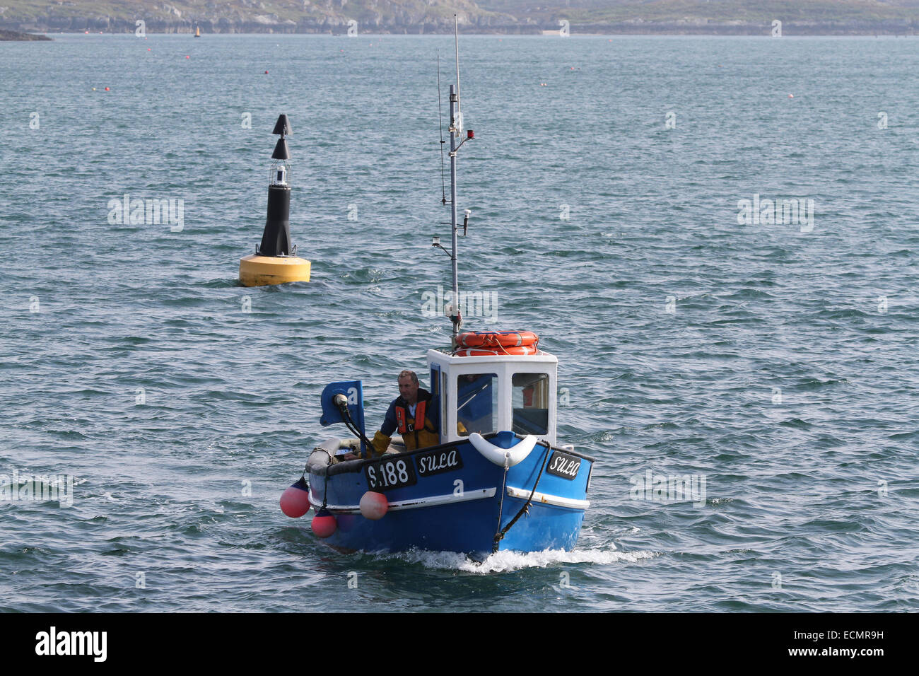 Small inshore fishing boat "Sula" bringing her catch to Cunnamore Pier ...