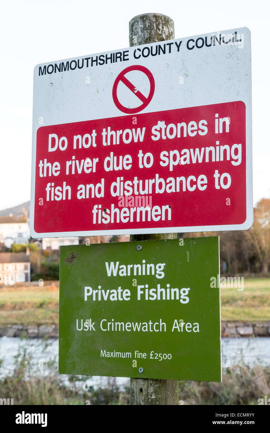Illegal fishing warning sign hi-res stock photography and images - Alamy