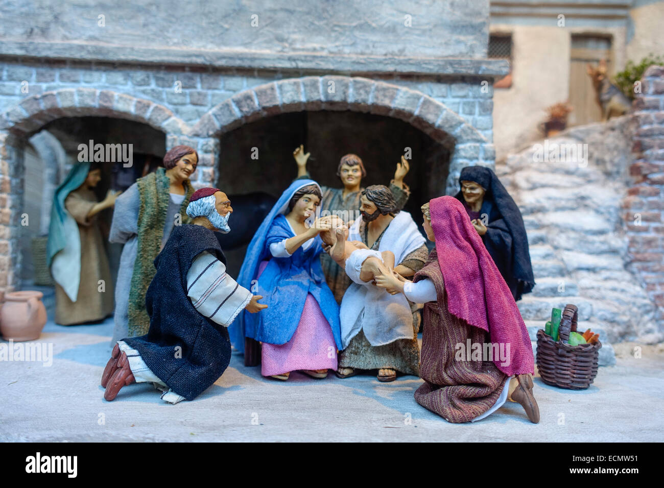 Traditional nativity scene at the Christmas market in Handwerkerhof ...
