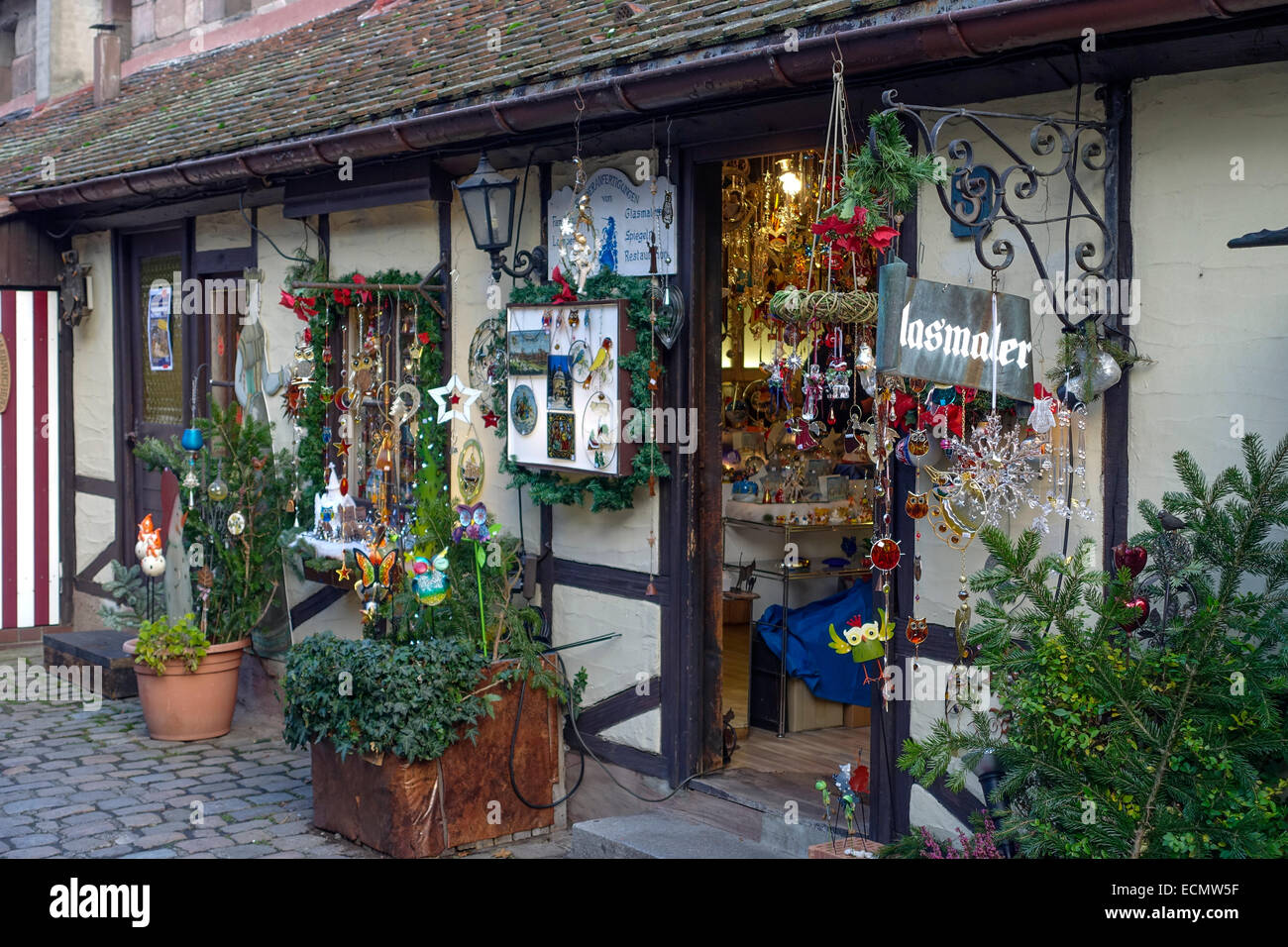 Christmas market at Handwerkerhof in Nuremberg, Middle Franconia ...