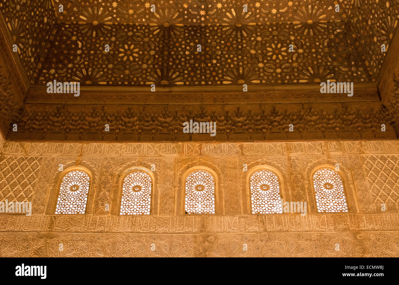 Ceiling of the hall of kings of the alhambra hi-res stock photography ...