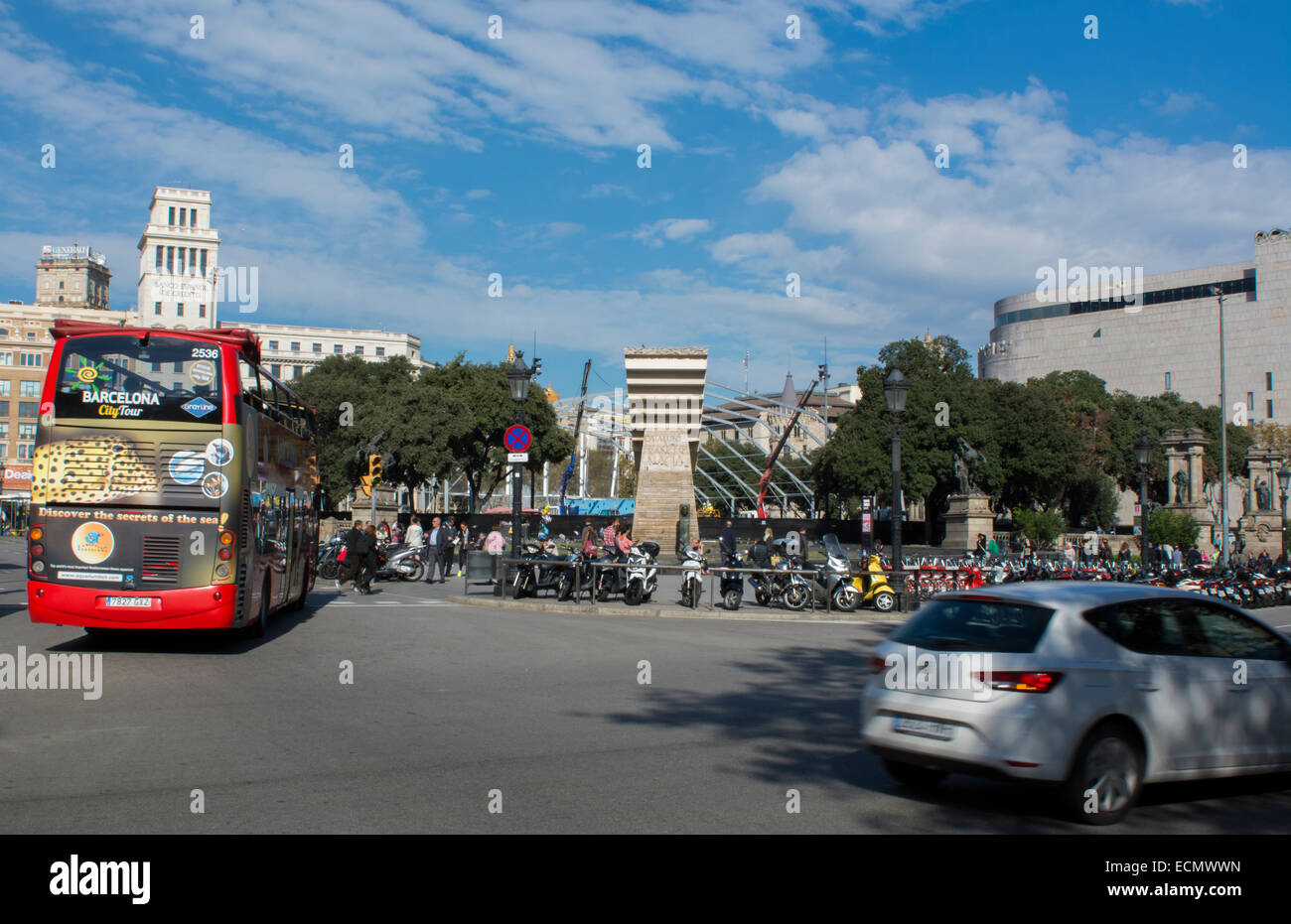 Barcelona spain traffic in circle hi-res stock photography and images ...