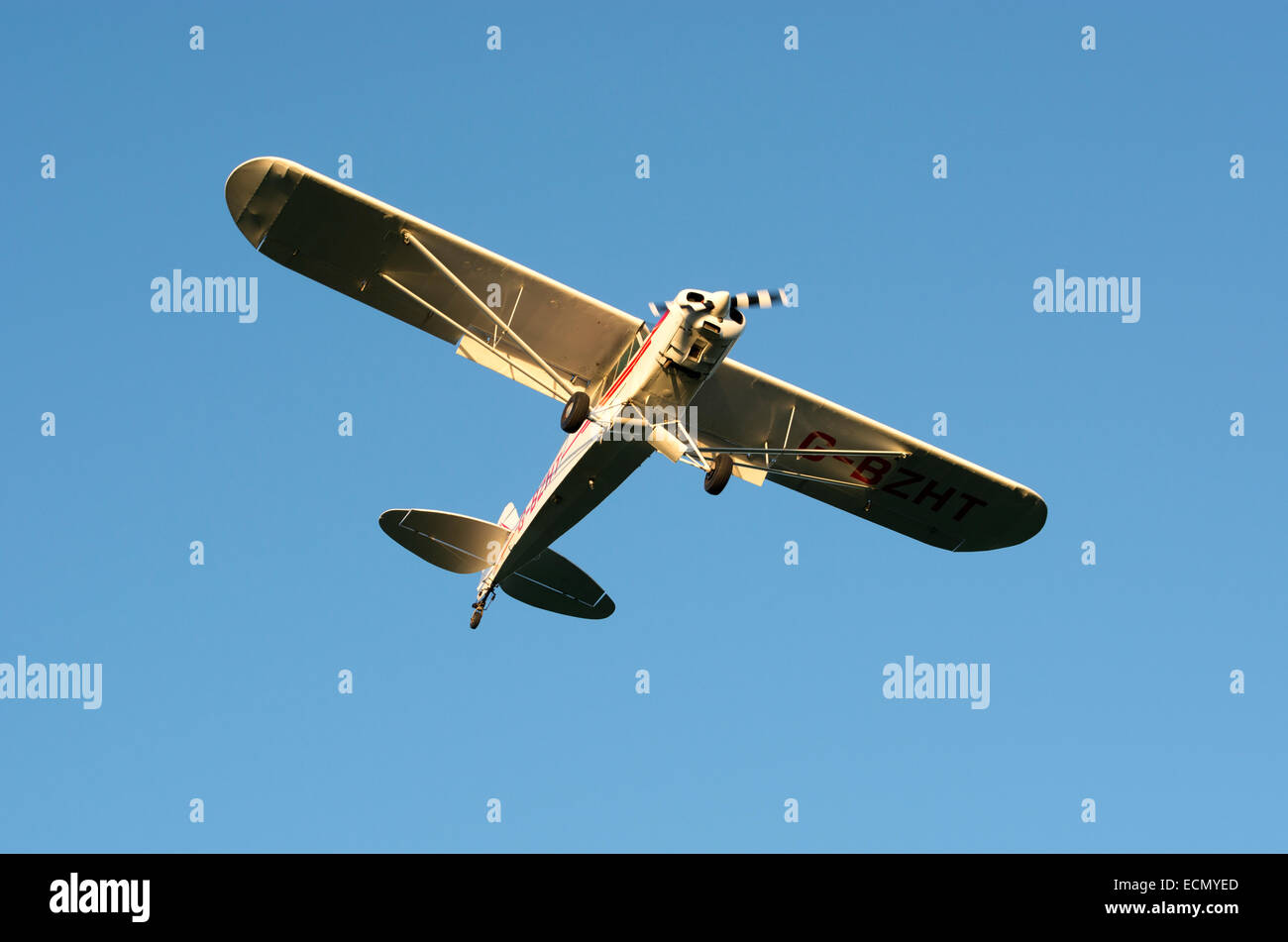 Super cub airplane hi-res stock photography and images - Alamy