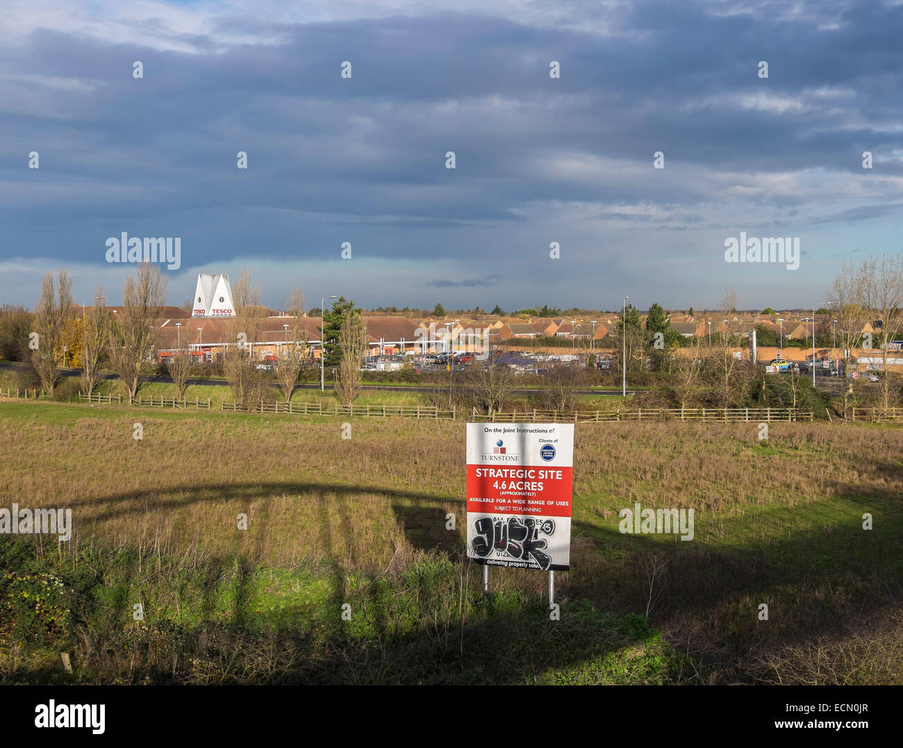 Village over bridge hi-res stock photography and images - Alamy
