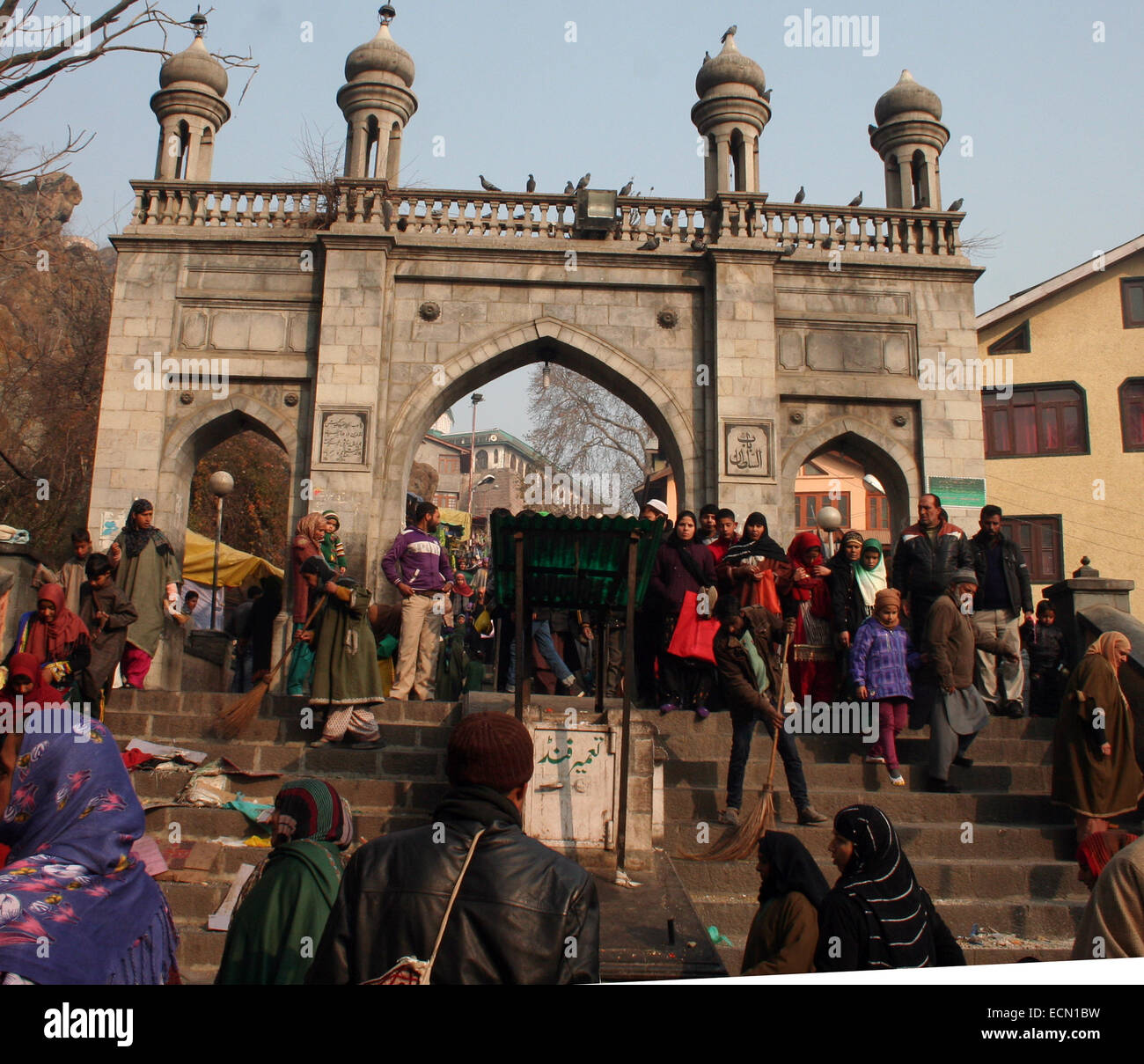 Srinagar. 17th December, 2014. Srinagar, Indian Kashmiri Muslim women ...