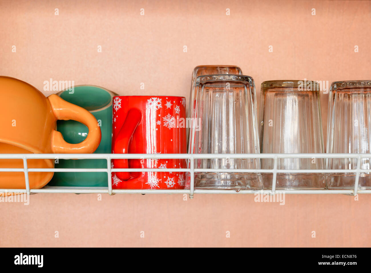 Drying cups and glasses in the dish rack Stock Photo - Alamy