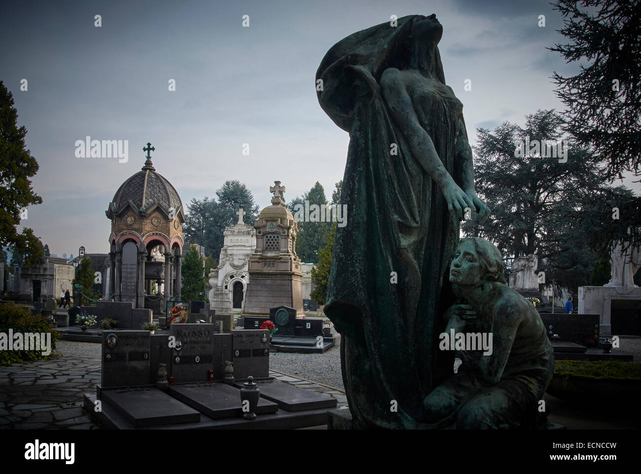 Italy graveyard hi-res stock photography and images - Alamy