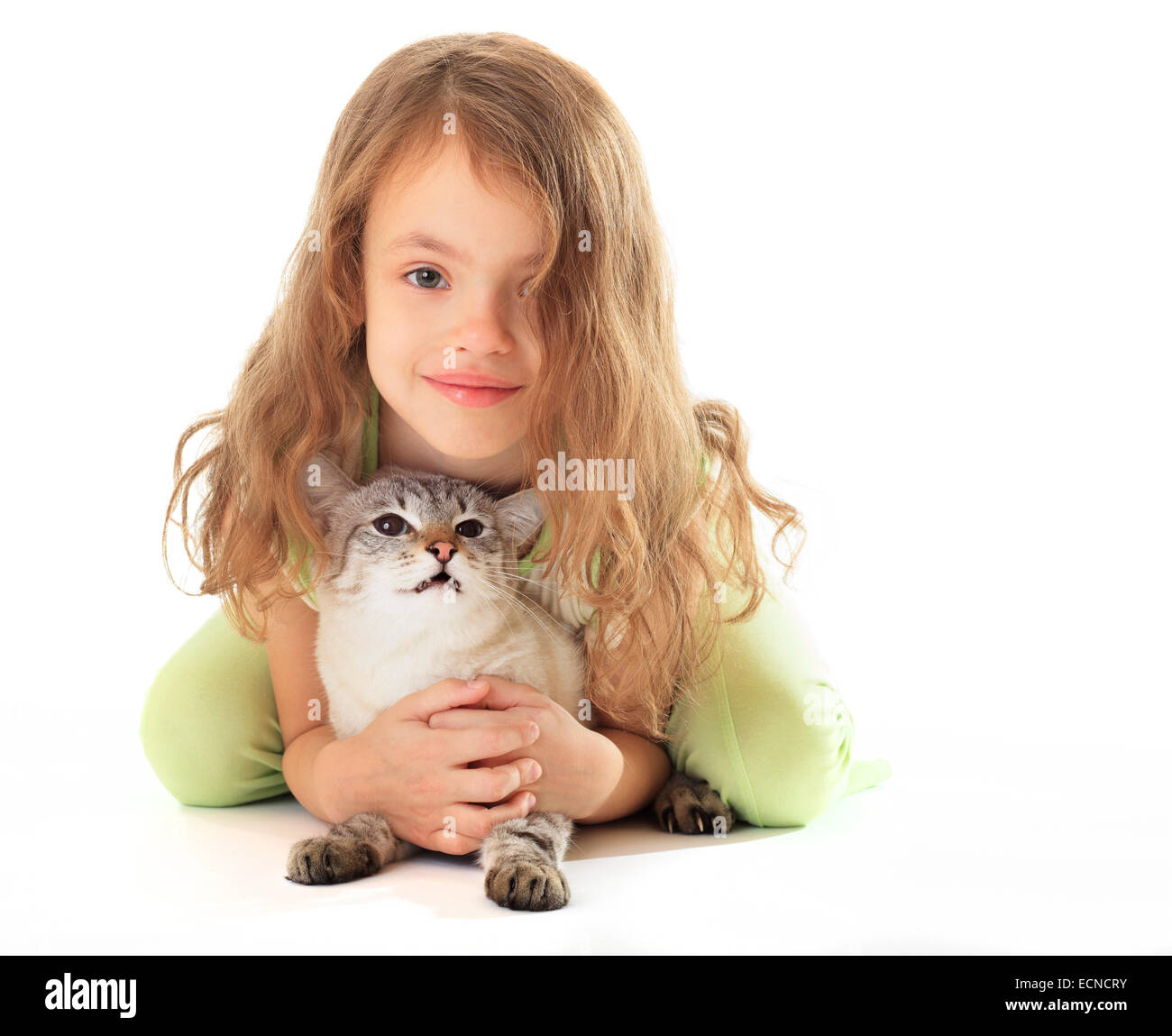 Beautiful little girl hugging her cat Stock Photo - Alamy